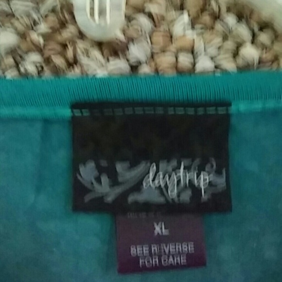 Daytrip | Tops | Xl Daytripbuckle Shear Back Peace Sign Front Top ...